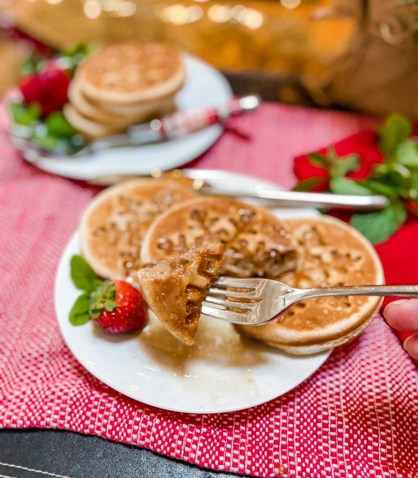 Gingerbread Waffles for a Holiday Breakfast - Jolly Tomato