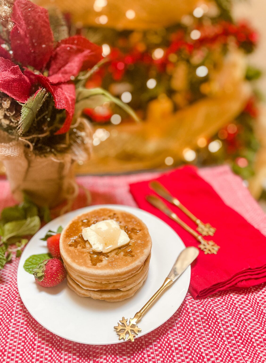 Gingerbread Waffles for a Holiday Breakfast - Jolly Tomato