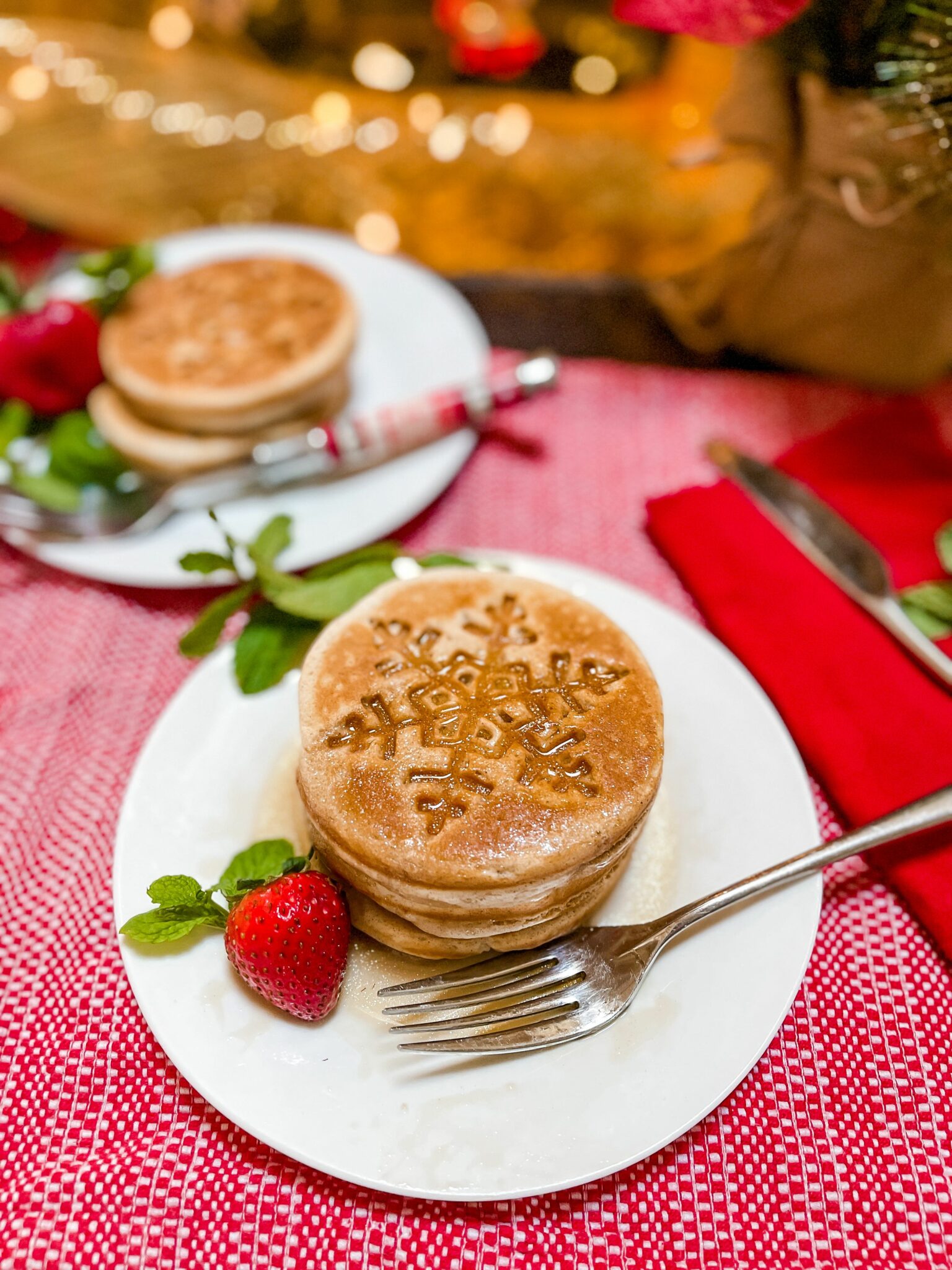 Gingerbread Waffles for a Holiday Breakfast - Jolly Tomato